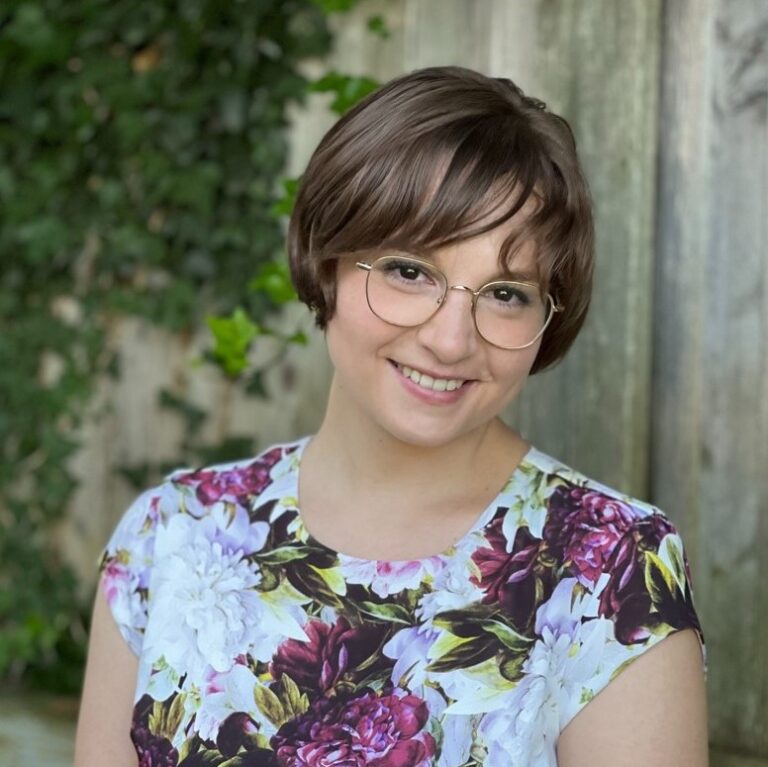 Teens in less-privileged neighborhoods more likely to report depression ...